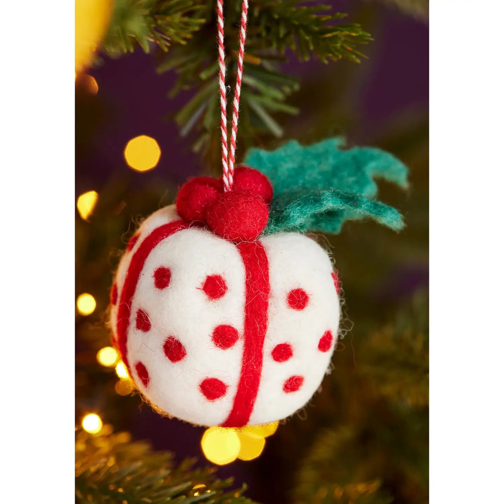 White Felt Present with Holy Hanging Christmas Decoration – Squirrel